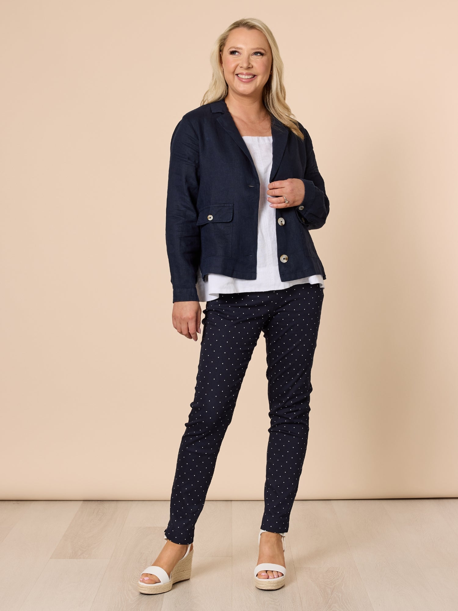 Danielle Linen Cropped Blazer - Navy – Gordon Smith